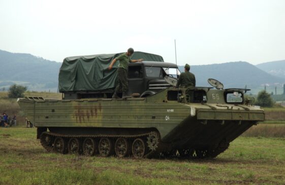 Amfibia wojskowa — co to jest i jak działa? - Go-racing